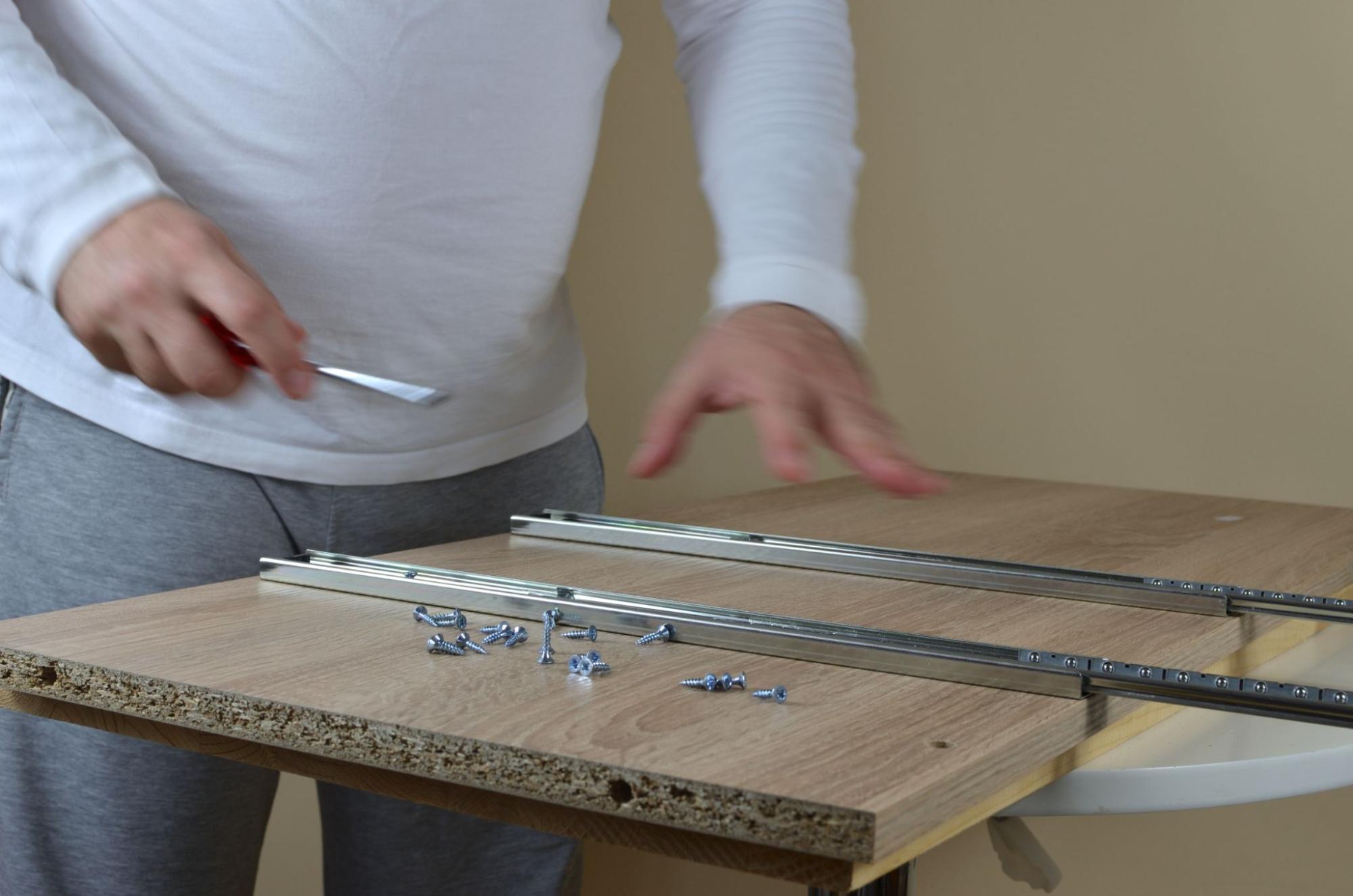 DIYに欠かせないスライドレールとは？種類や選び方、取り付け方法を解説 | コーナンTips